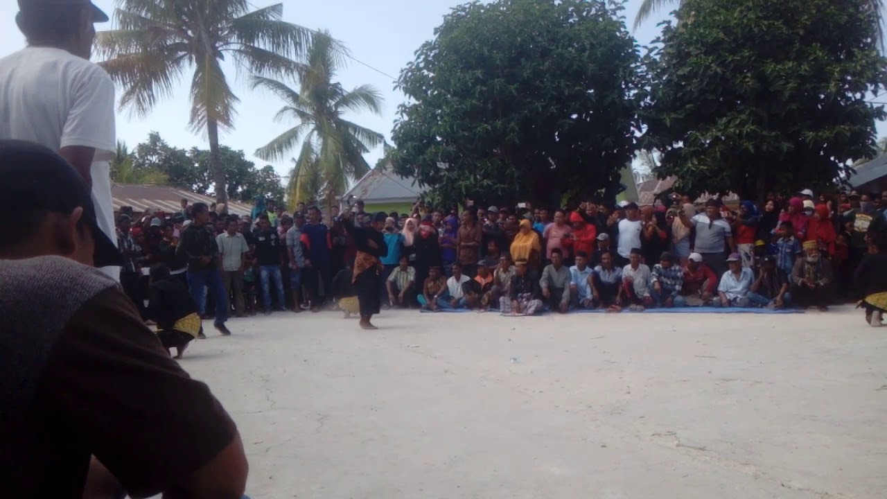 Perayaaan pesta tahunan bonerate tarian pangaru - YouTube