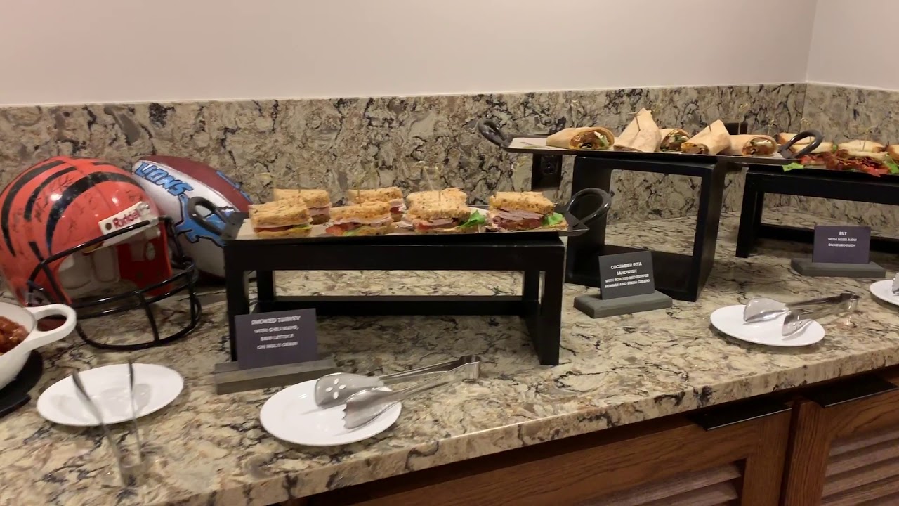 Disney Vacation Club Reunion Station Game Day Food 2019 - YouTube