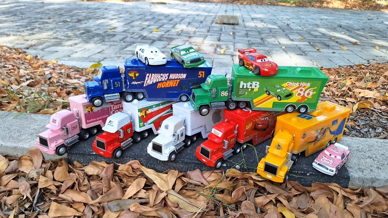 Disney Pixar Cars Lightning McQueen, Mater, Fillmore, Frank | Play in ...