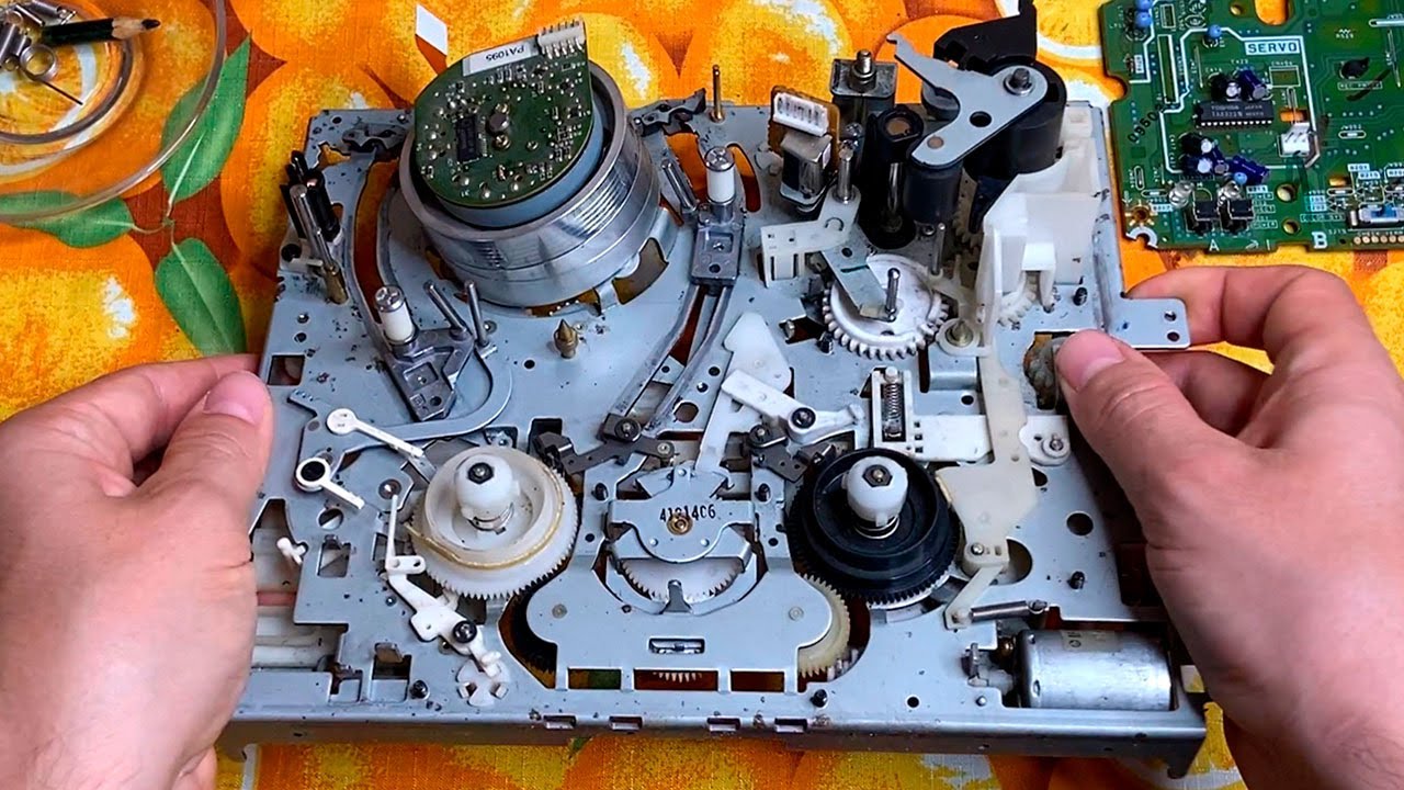 Tape transport mechanism for VCR. I strip it down to gears and bolts ...