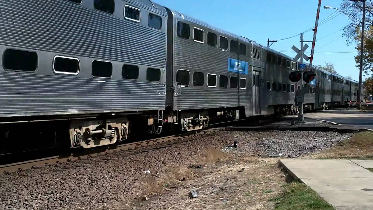 Metra 157 at West Chicago, IL - YouTube