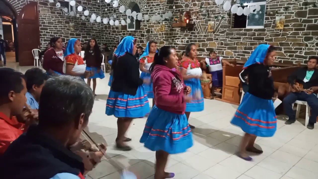Danza de las inditas de Ixtakuatitla Xochiatipan Hgo. - YouTube