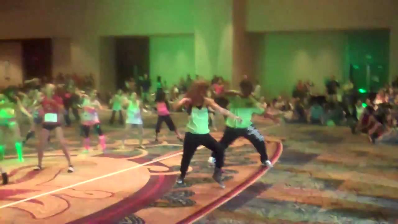 Jonas, Sarah, and Noah doing Rosero's Camp Rock 2 choreo - YouTube