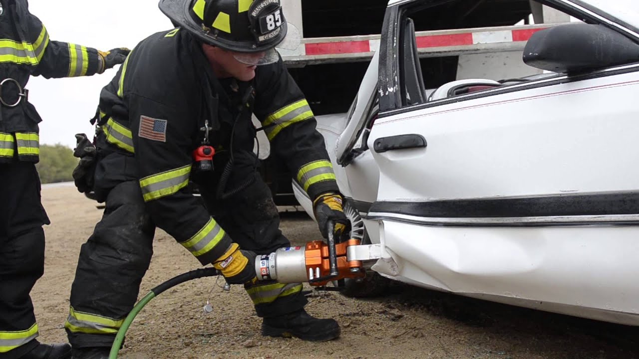 RAW VIDEO: Janesville Fire Department extrication training - YouTube