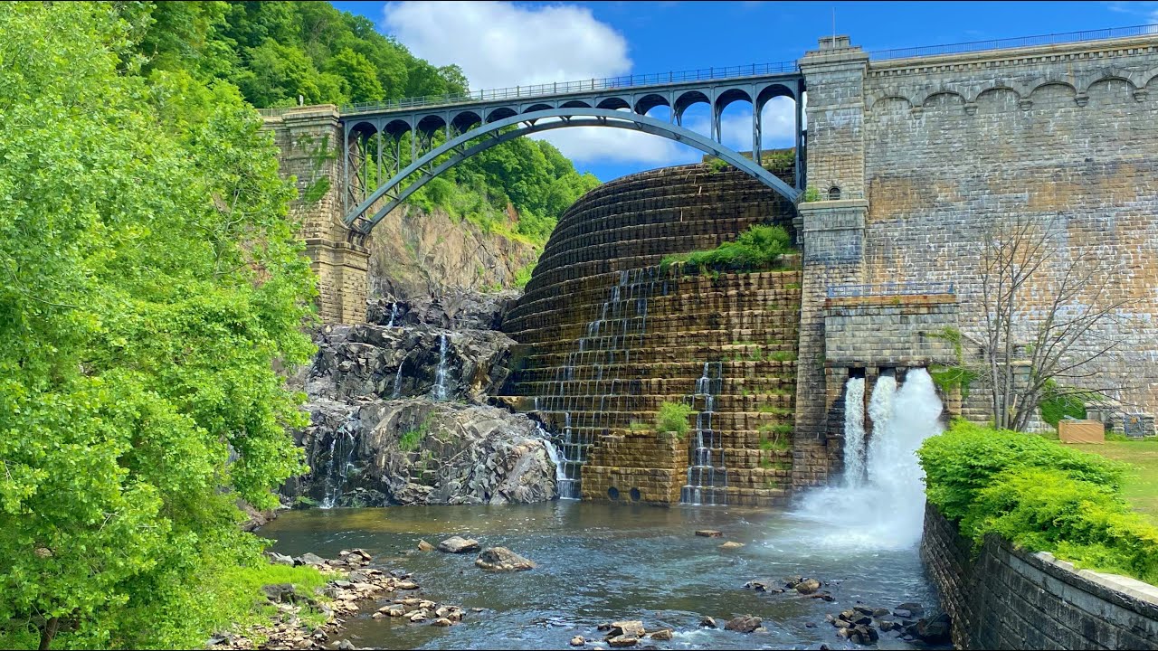 Hiking at Croton Gorge Park - YouTube