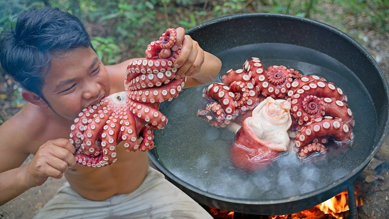 Wooo! Cooking Biggest Octopus / Specials Sauce Eating Delicious in ...