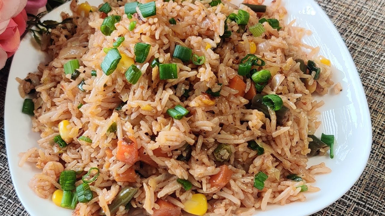 Desi Chinese style Schezwan Fried Rice||Street style Schezwan Fried ...