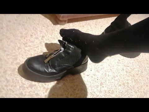 (NEW BOOTS😍) SHOEPLAY in BLACK PANTYHOSE //Valeria Icónica