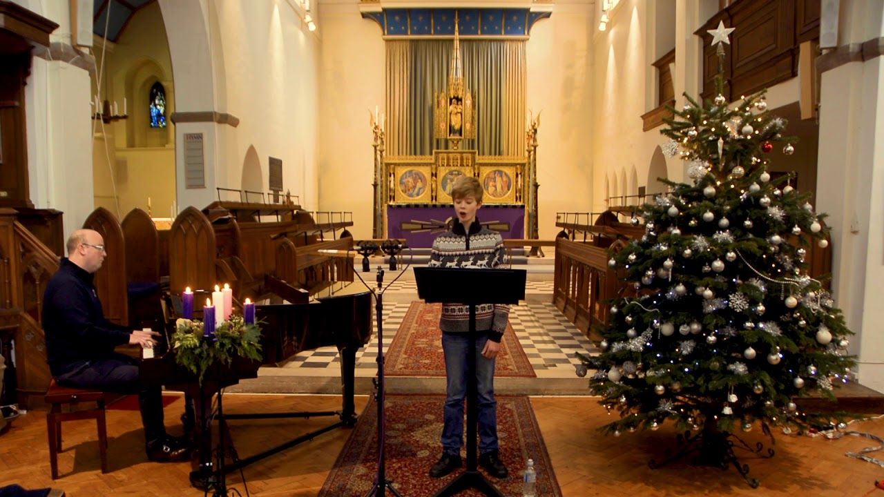 Video Cai Thomas sings Walking in the Air @ kids'music