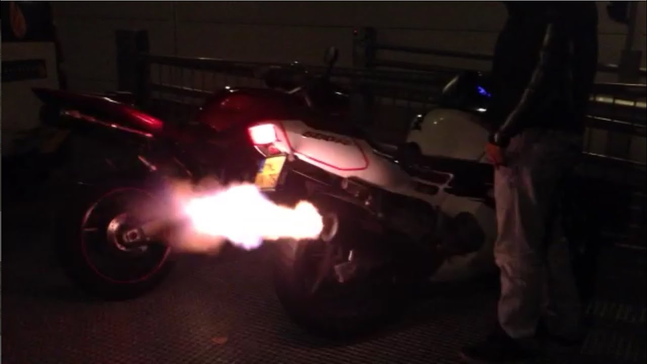 Honda Flamethrower 2 (F2) backfire shooting flames Cbr 600 (it's for ...