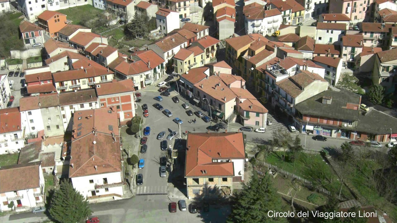 LIONI ( Irpinia ) - VISTA AEREA con drone - GIORNO e NOTTE - in volo su ...