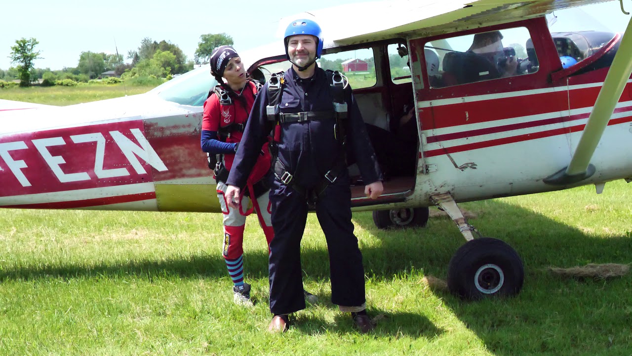 Skydiving - Parachute First Solo Jump - 3500 ft - YouTube