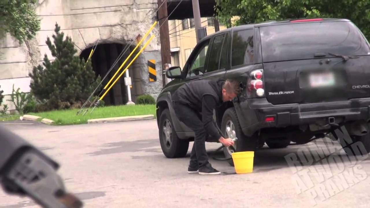 Pranks: STEALING PEOPLES GAS PRANK! (by: RomanAtwood - YouTube