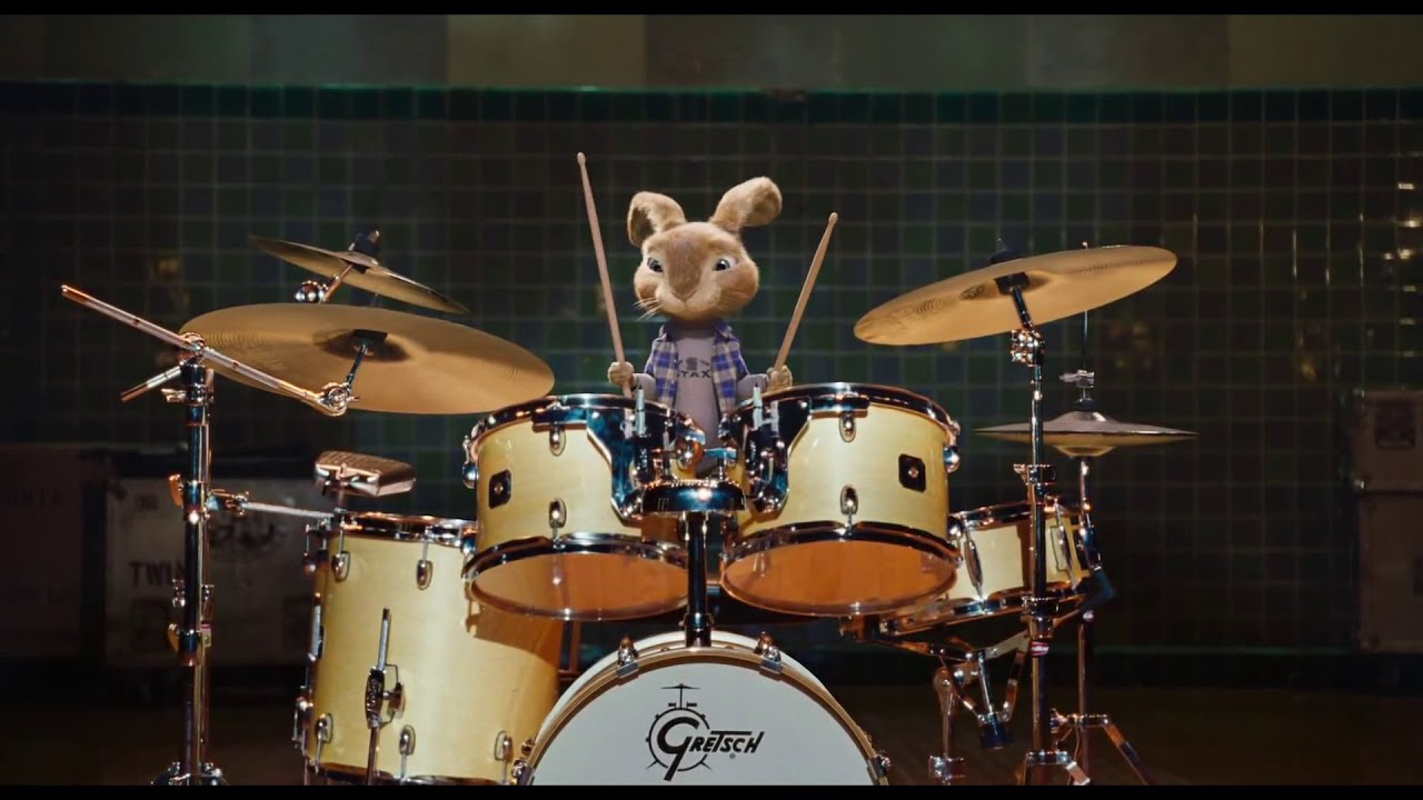 Hop - E.B. plays drums in front of The Hoff - YouTube