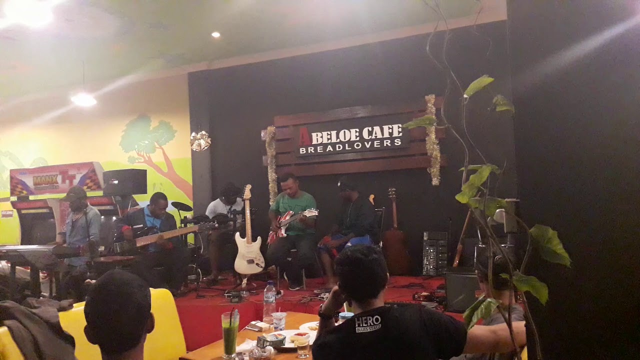 Amoye Band .. Hitam Putih . Live Abelove Cafe - YouTube