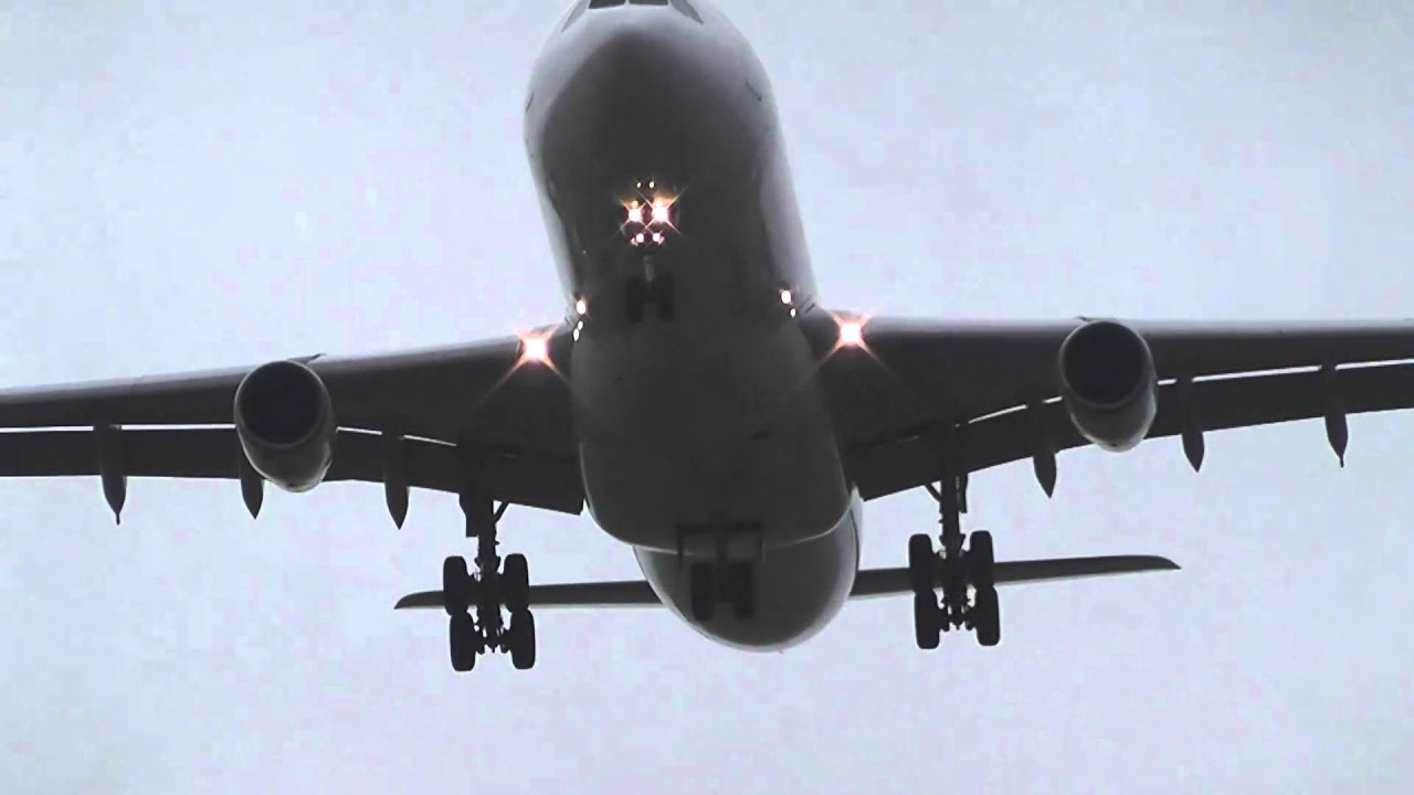 EXTREME CLOSE UP A340 - YouTube