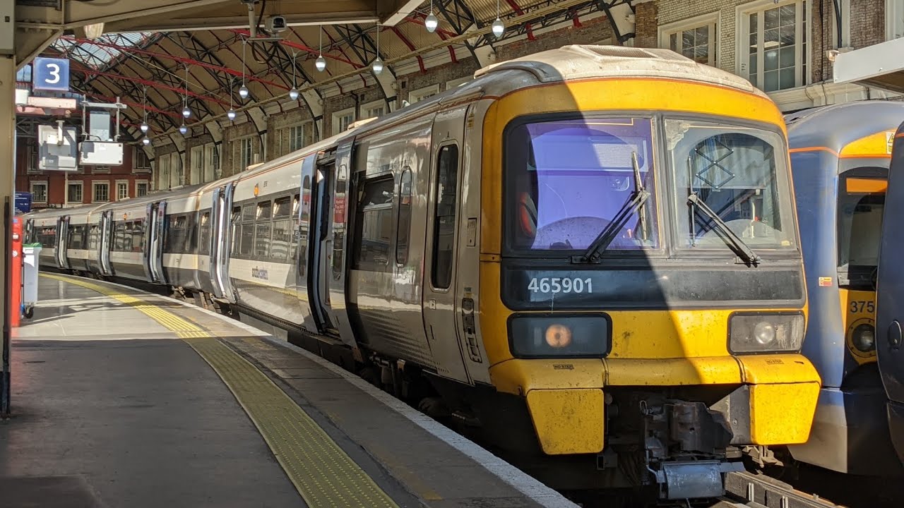 Southeastern Class 465901 departs London Victoria - YouTube