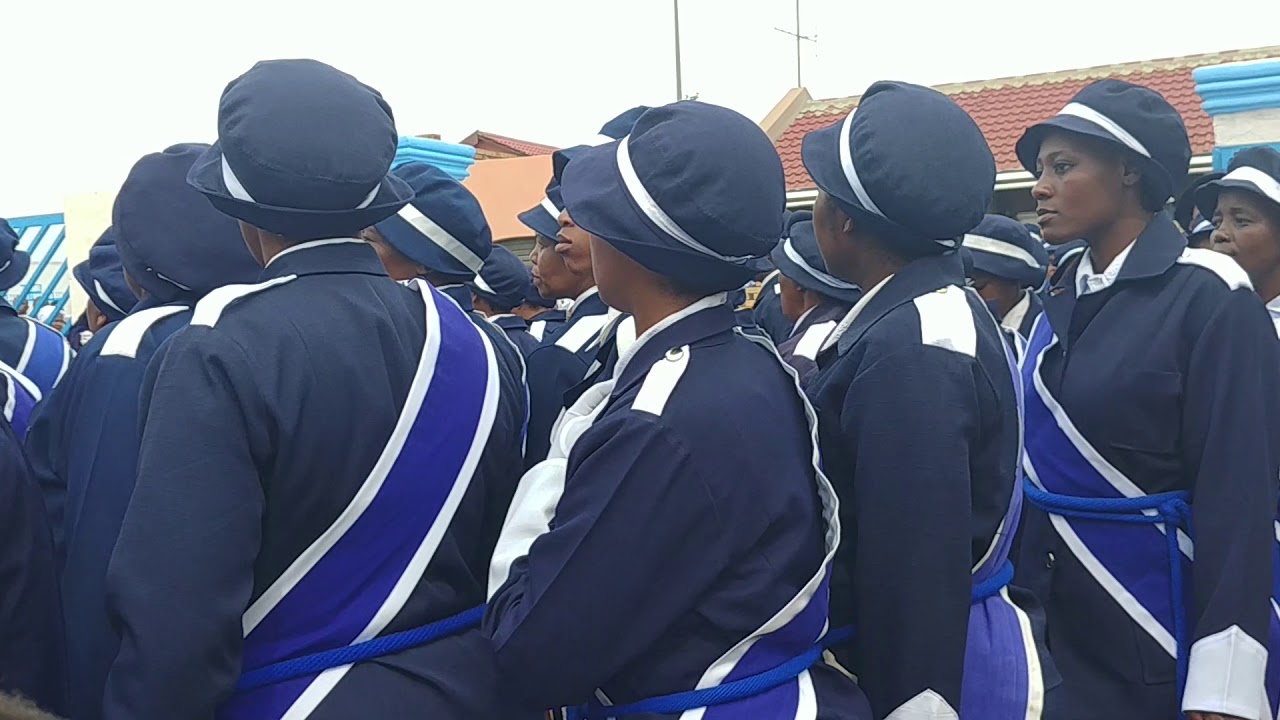 St John APostolic faith mission. Uma kuvulwa umkhukhu kwababu nomama ...