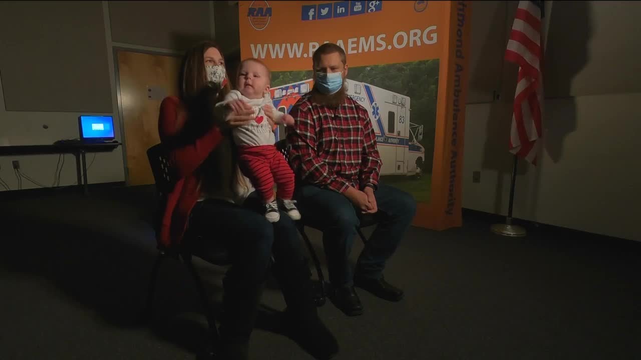 EMT mom uses CPR to save her newborn baby's life - YouTube