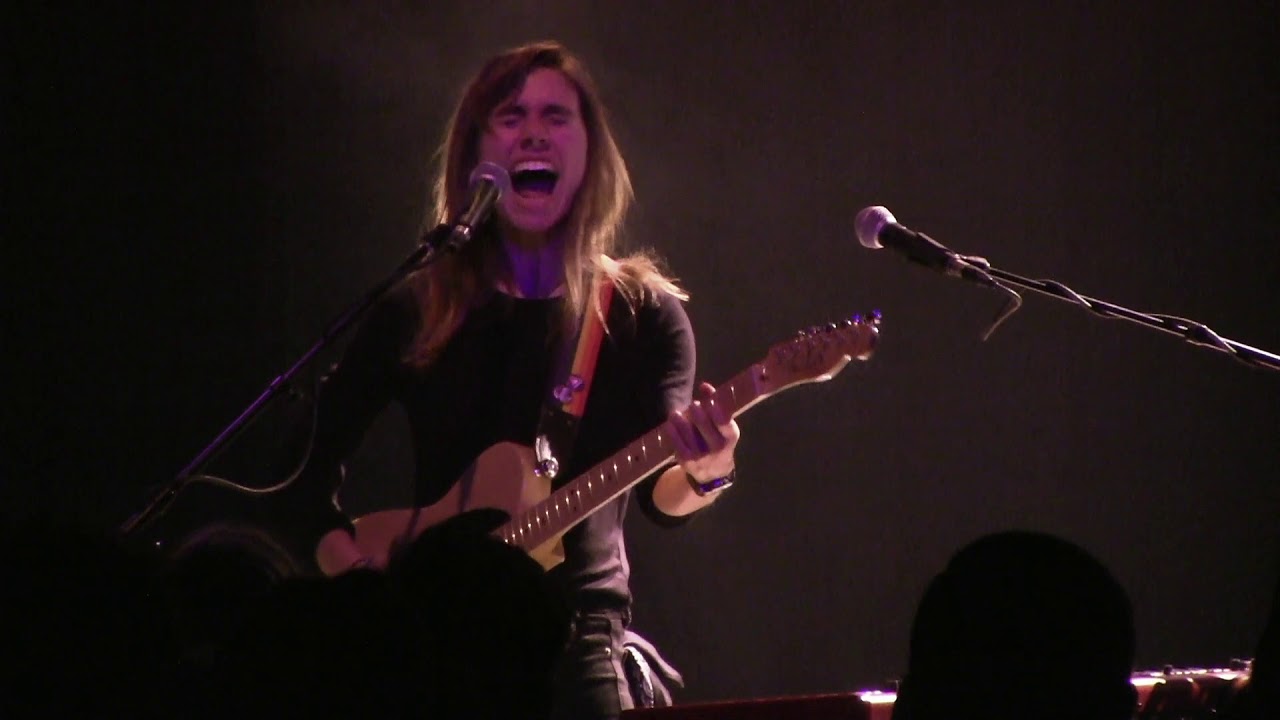 Julien Baker at The Kessler Theater in Dallas, Texas (USA) - YouTube