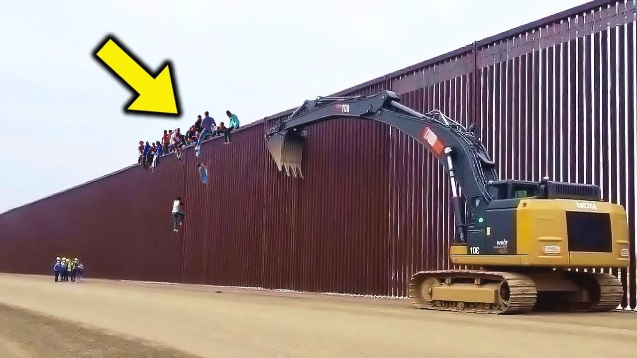 *Raw Footage* Migrants Attempt Jump Over Border Wall Construction ...