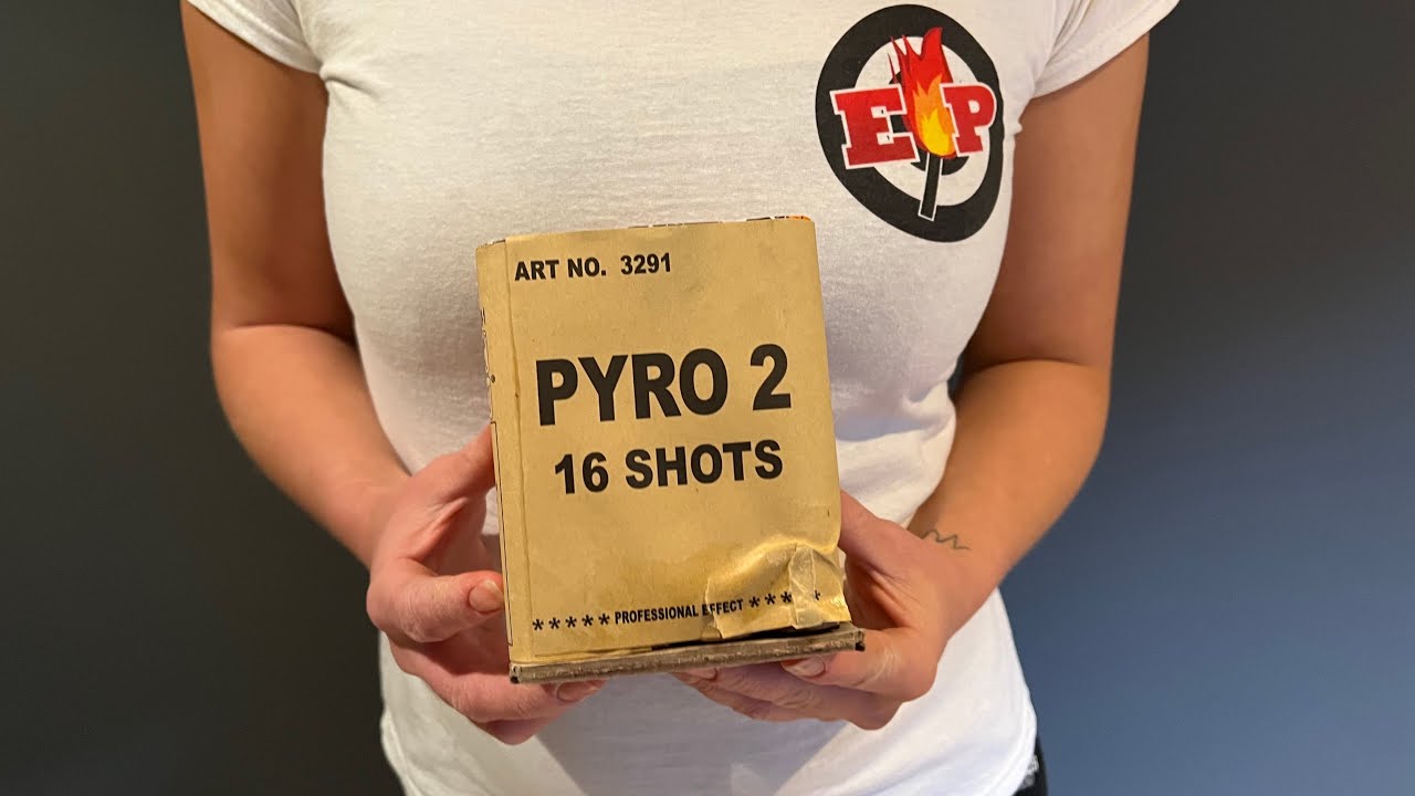 Pyro 2 : Pyrostar : Knalcake : 16 Shots - YouTube