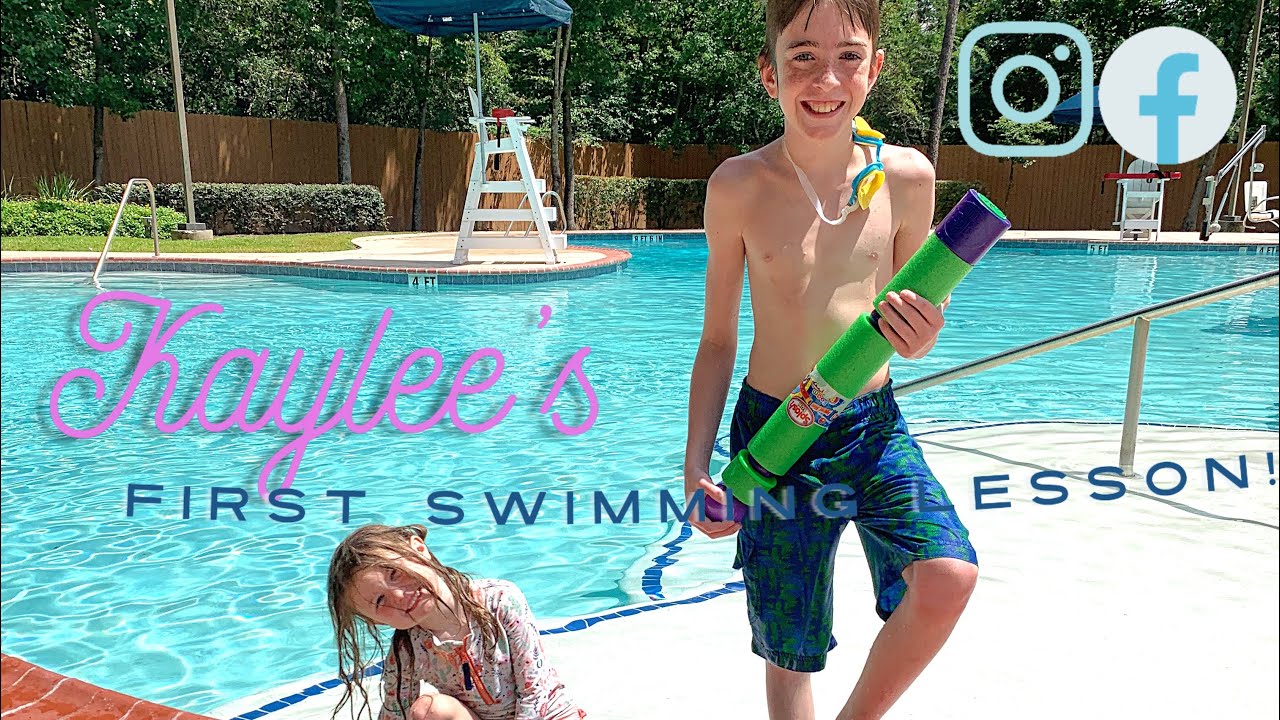Kaylee's FIRST Swimming Lesson WITHOUT FLOATS! - YouTube