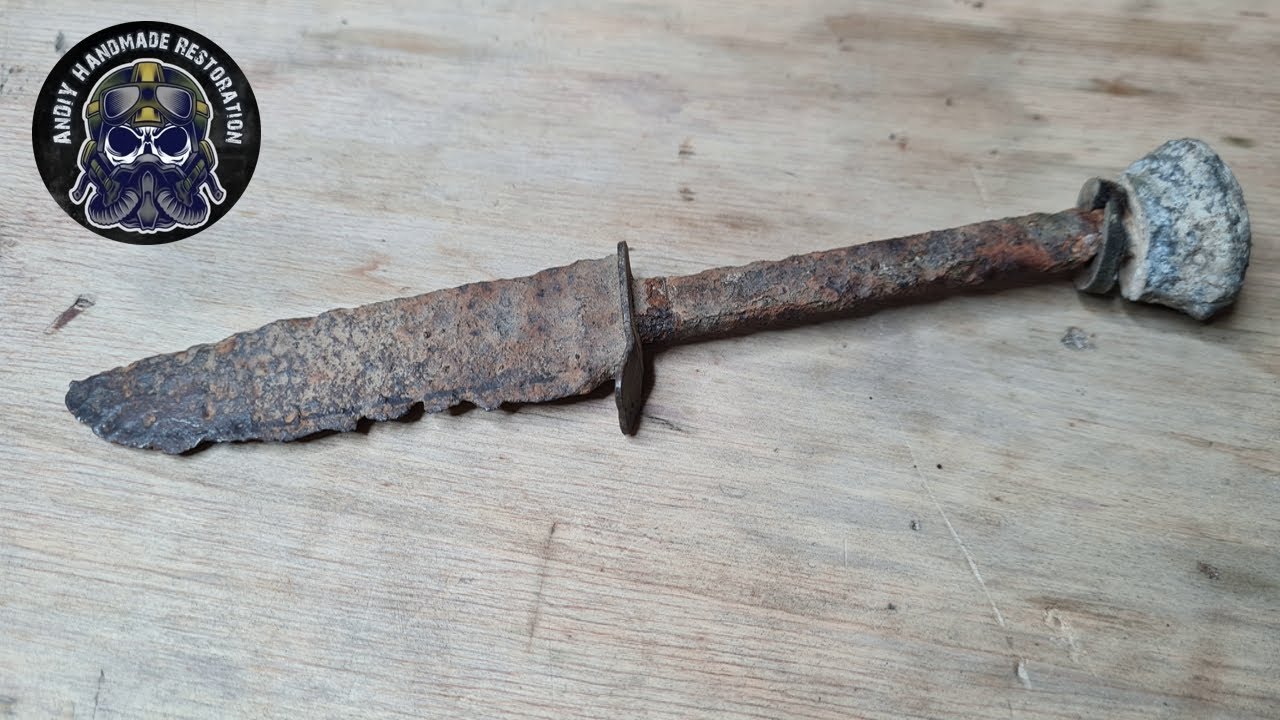 EXTREMELY rusty vintage hunter knife - Restoration - YouTube