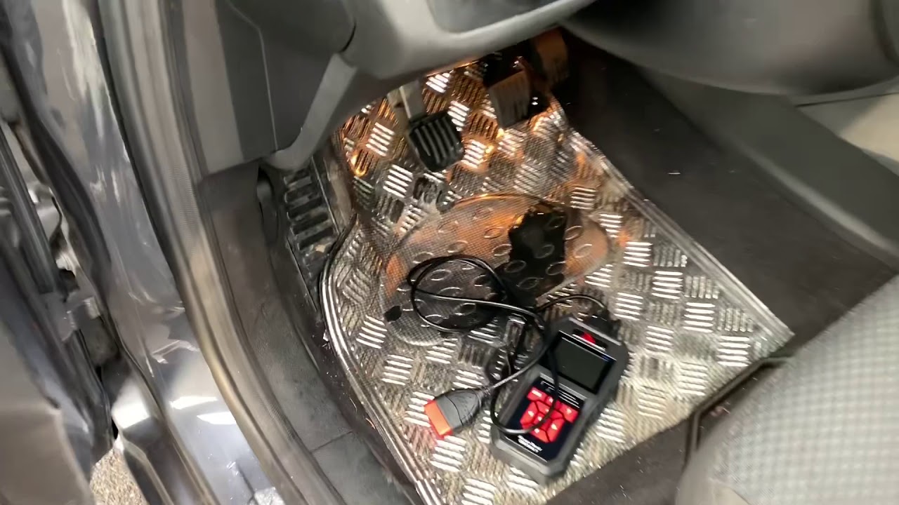 How To Use An OBD2 Scanner To Read Error Codes With OBD Scan Tool how-to-use-an-obd2-scanner-to-read-error-codes-with-obd-scan-tool