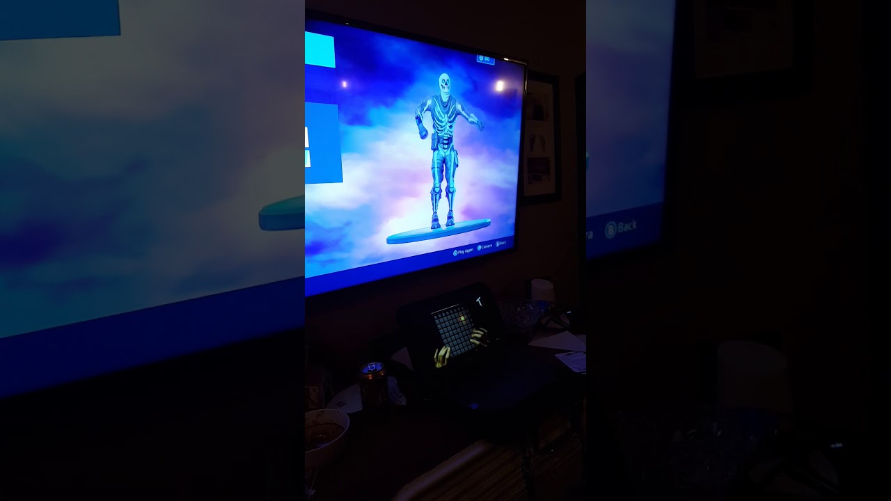 Fortnite took the spooky scary skeletons dance - YouTube