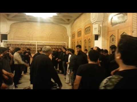 İran'ın Kum şehrinde Hindistanlı Şiiler ağıt yakıyor.