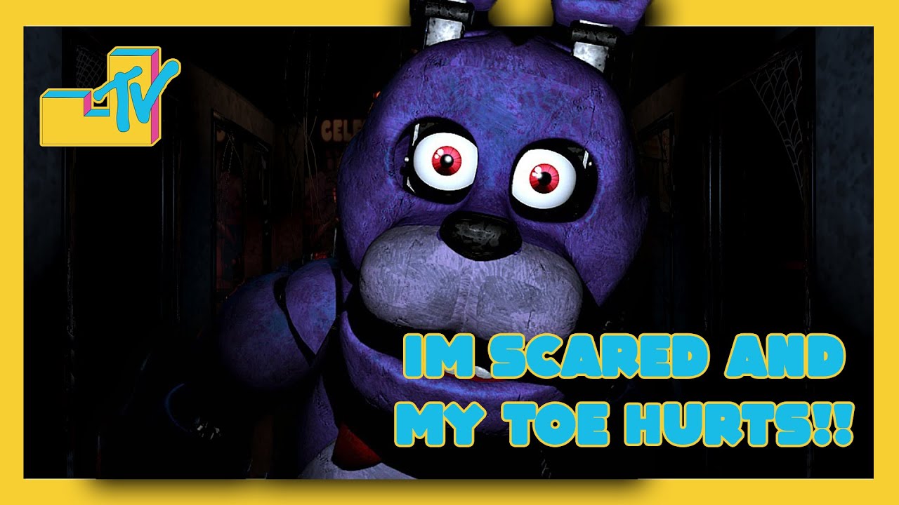 IM SCARED AND MY TOE HURTS!! (FNAF) - YouTube