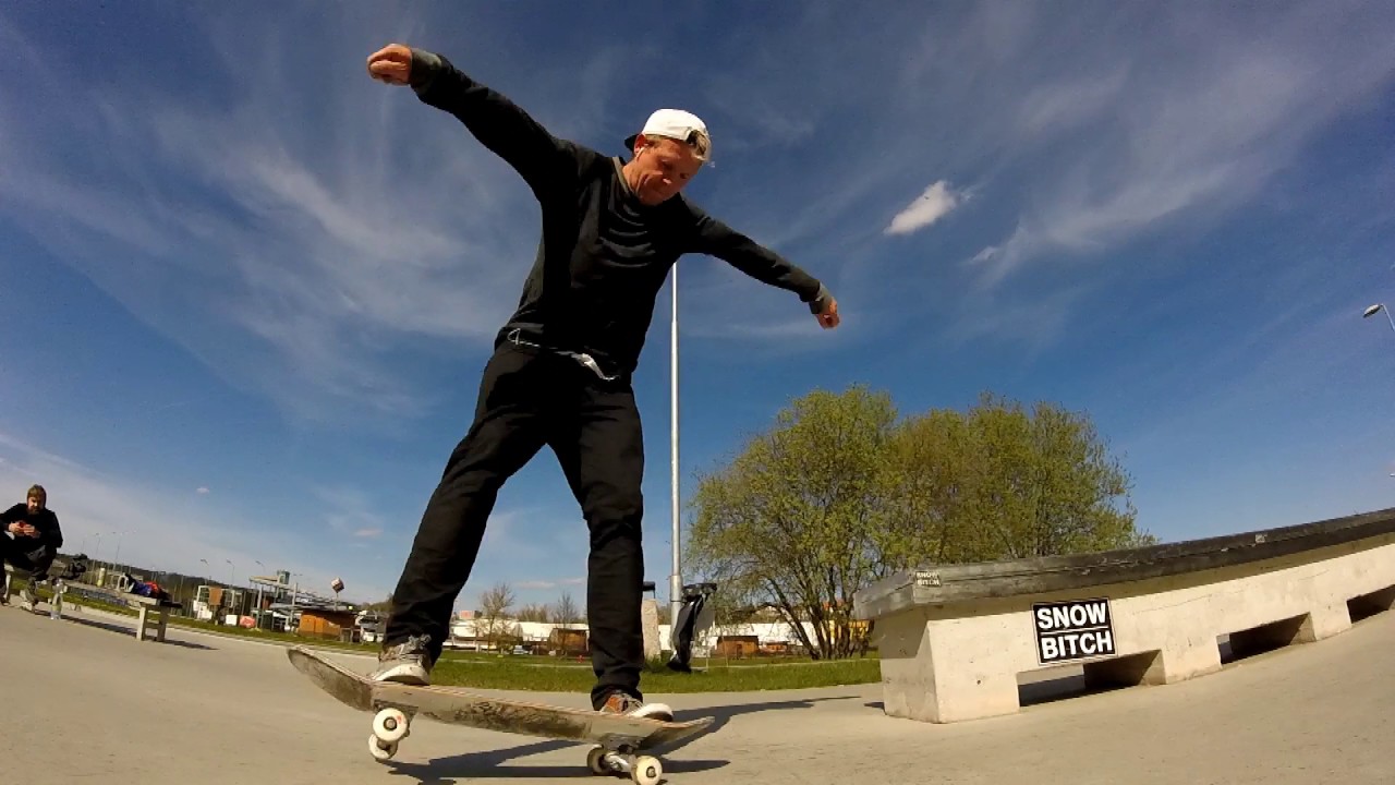 Jan Kratochvíl and Gogo skate - YouTube