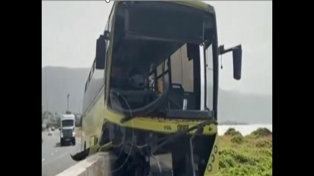 Driver 1njured in JUTC bus crash - YouTube