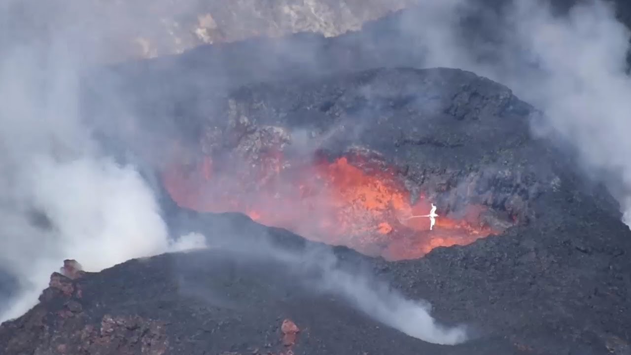 Koa’e kea White-Tailed Tropic Bird Over 2000 Degree Lava | Kilauea ...
