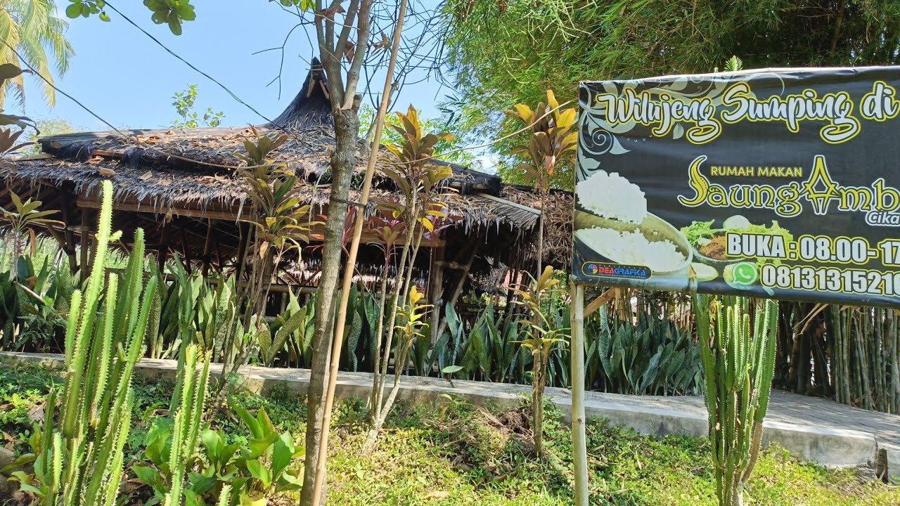MAKAN BARENG KELUARGA DI SAUNG AMBU - YouTube
