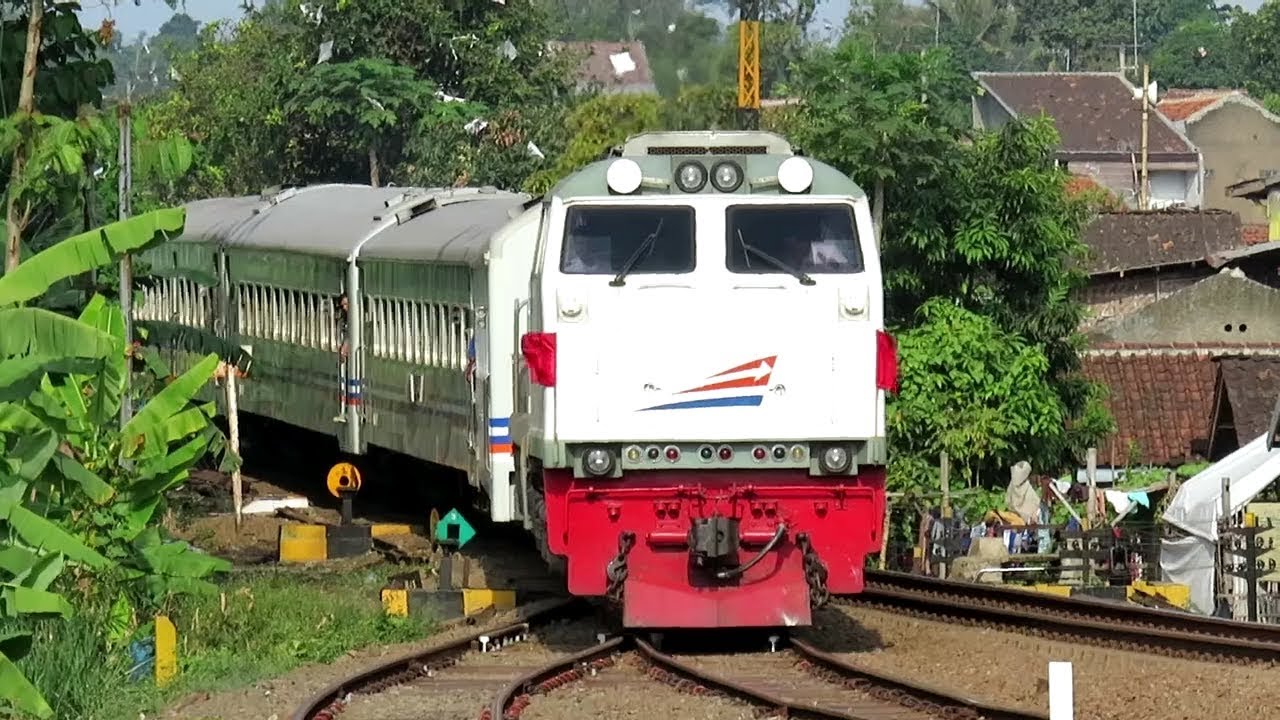 Kereta Api Kembali Anjlog l KA Serayu Anjlog,KA Penolong Diluncurkan ke ...