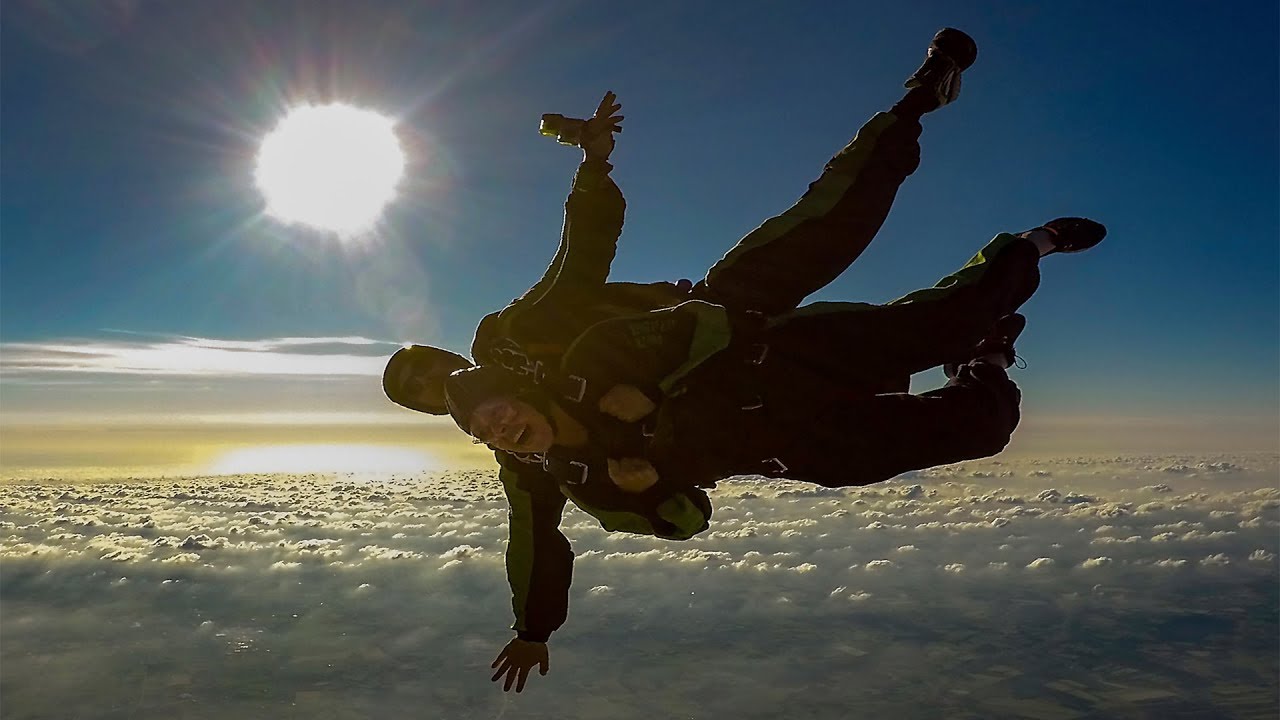 Mai-Britt goes Sky Diving - YouTube