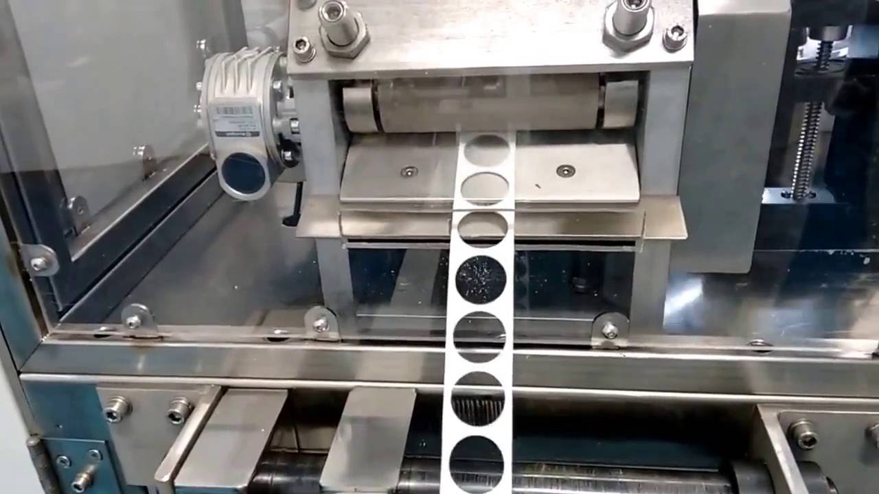 Cutting and inserting linning machine for plastic caps - YouTube