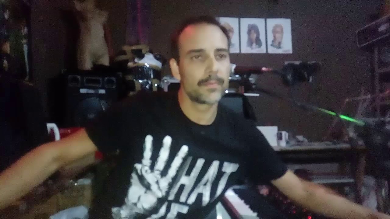 Arroyoaldia.Entrevista a Dios Salve a la Reina con Pablo Padin - YouTube