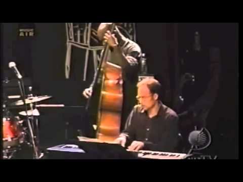 Rodney Holmes with David Gilmore Quartet, late 90s - YouTube
