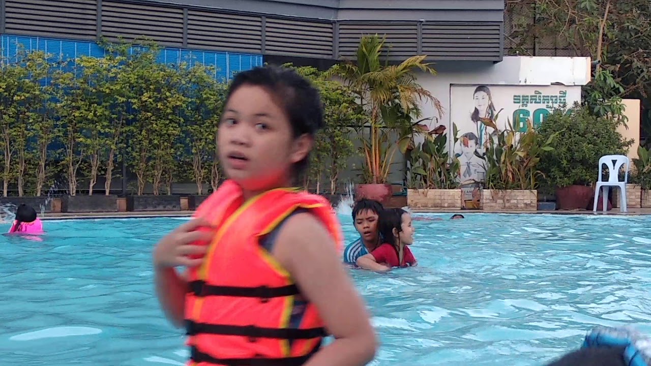Swimming pool kids - YouTube