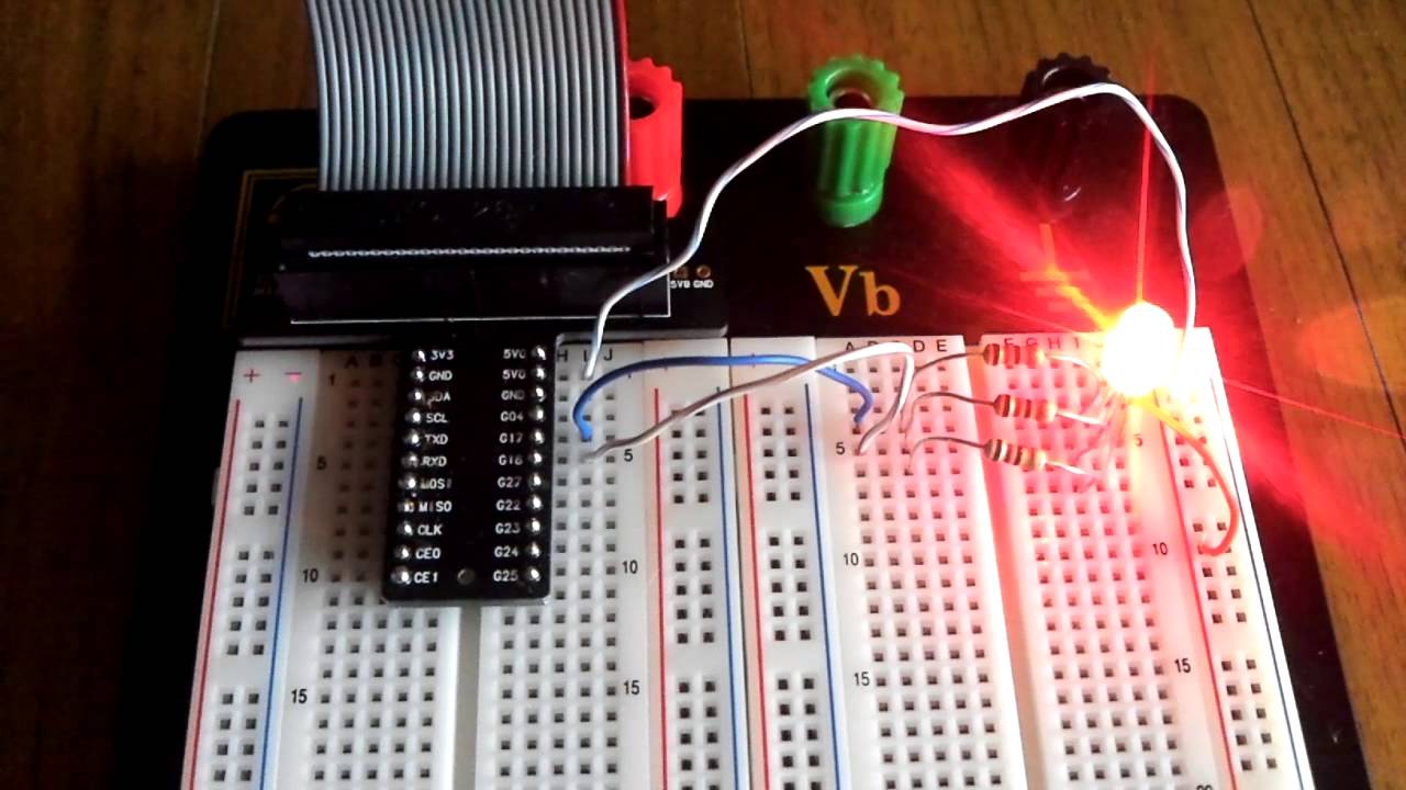 Raspberry Pi 3 LED Traffic Light - YouTube