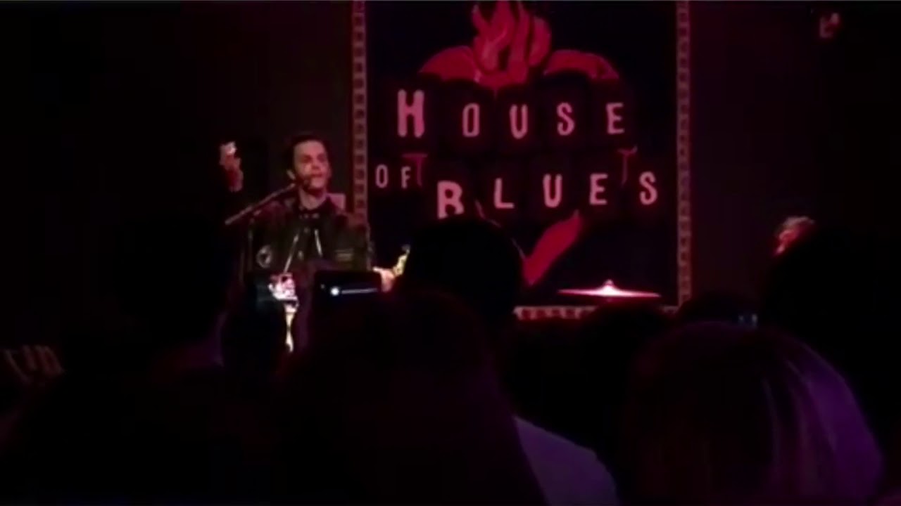 3 minutes of Dallon Weekes doing/saying dad stuff - YouTube