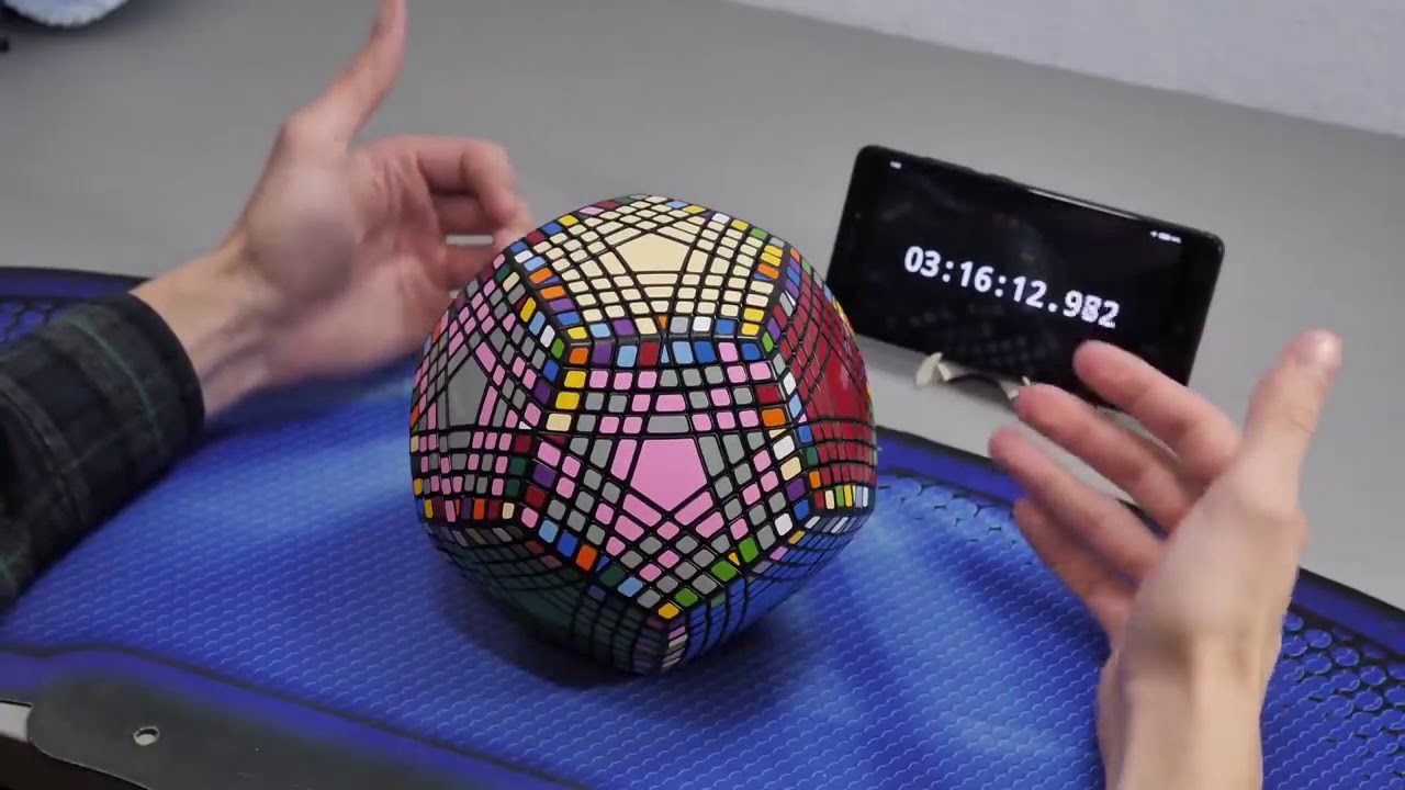 xem người ta thê hiện trình độ quay rubik khó nhất thế giới?(watch ...