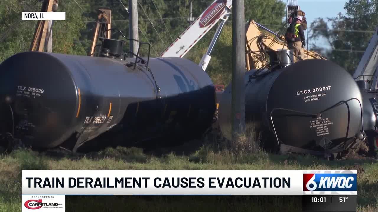 Train derailment causes evacuation of Nora, Illinois - YouTube