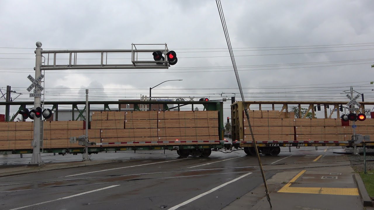 UP 1376 Port Local & Light Rail, Mather Field Rd. Railroad Crossing ...