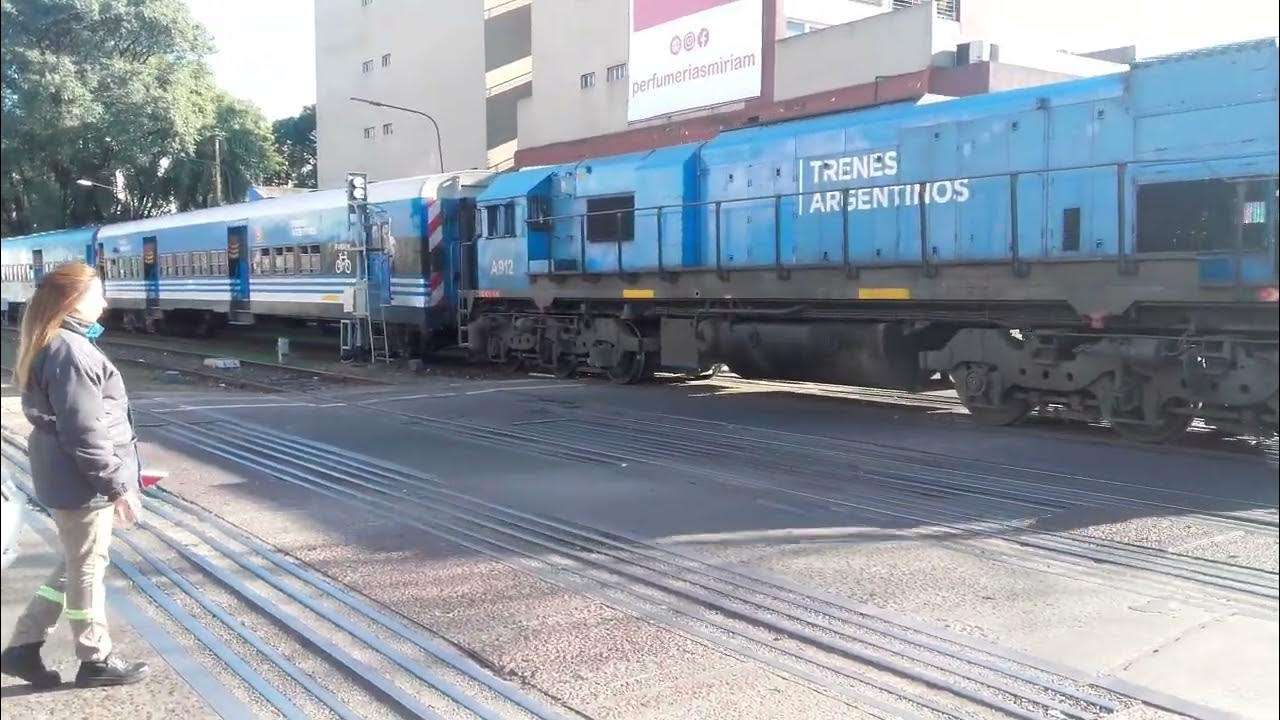 GM GT-22 CW-2 A912 con tren de pasajeros 4514 Haedo-Temperley de 10.30 saliendo de Haedo - YouTube
