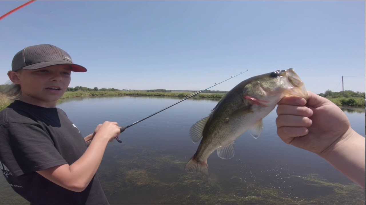 I CAUGHT A SNAPPING TURTLE WHILE FISHING!! - YouTube