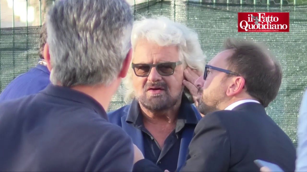Italia a 5 Stelle, a Napoli c'è anche Beppe Grillo. L'abbraccio con ...